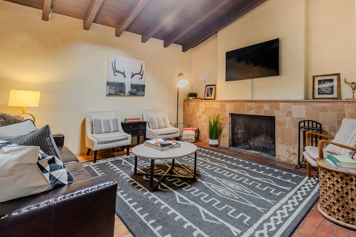 Tranquil, Mid-century Modern Adobe Classic Near Altura Park - Albuquerque, NM