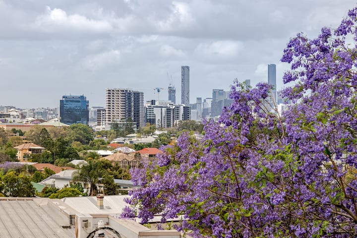 Stylish City Views, Sleeps 6, 3 Bed, 1 Bath, 1 Car - Brisbane