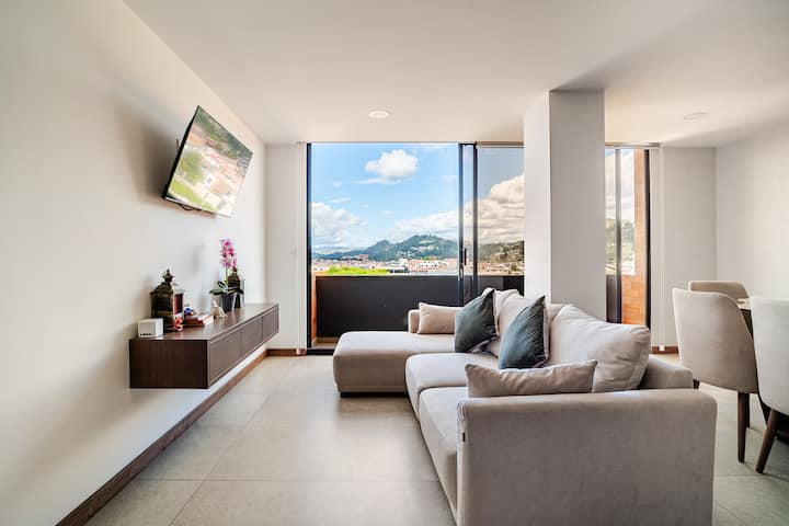 Chola Cuencana Apartment With Beautiful Mountain View - Cuenca, Ecuador