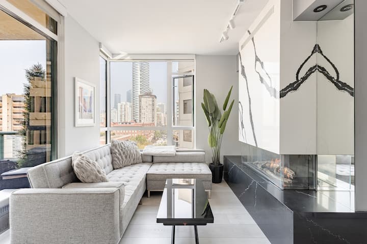 Location+luxury Condo+private Balcony+free Parking - Vancouver
