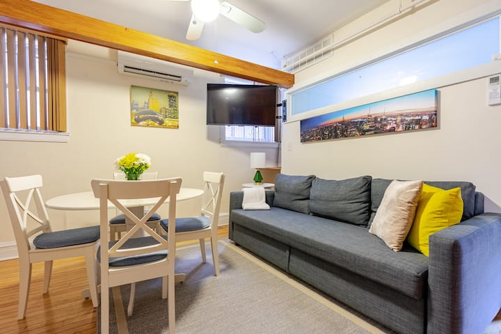 Edgewater Escape, Charming 2 Br, Rooftop Solar - Chicago, IL
