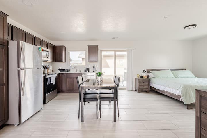 Luxury Rest King Bed Hideaway - Albuquerque, NM