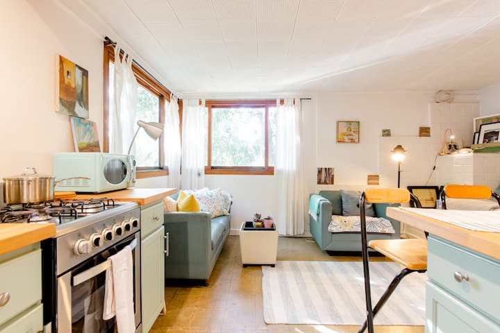 Hollywood Hills Centrally Located Quiet Oasis - Burbank, CA