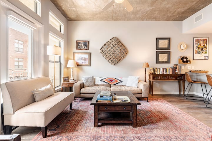 1 Br Apartment: Steps From Zilker Park! - The Pecan Street Festival