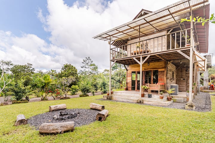 Secluded Mountain House With Campfire & Hiking - Kintamani