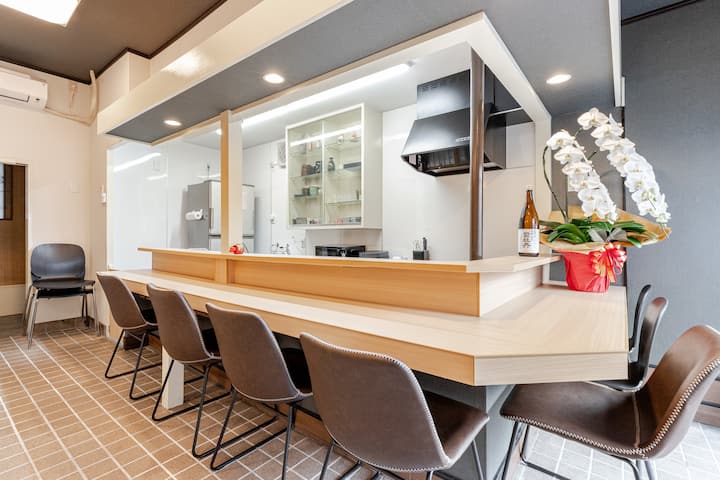 居酒屋で暮らせる/広いキッチン/79m/曳舟駅から10分以内/戸建全て貸切/10名まで/羽田空港直通 - Ueno