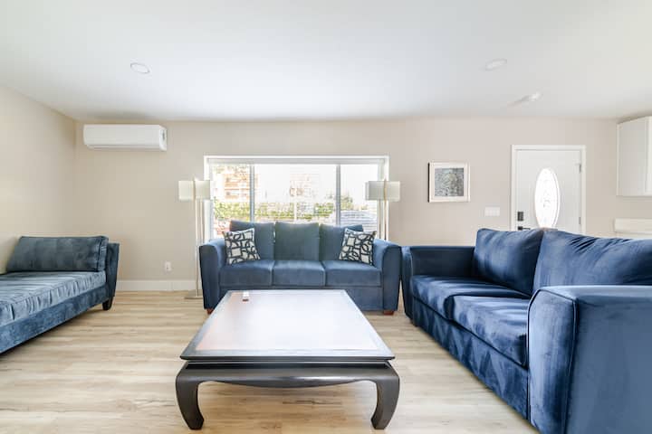 Villa Munoz
Great Place For A Family/group Getaway - Pico Rivera, CA