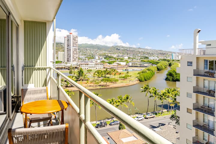 Designed Studio | Canal Views | All Utilities - Honolulu, HI