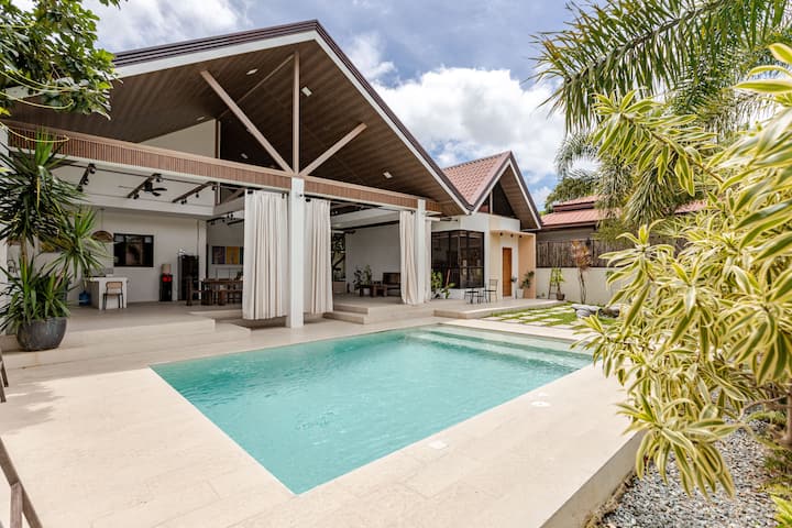 D’villa Escape Private Villa W/ Pool - Amadeo