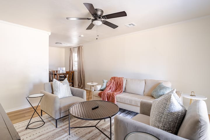 Cozy Home W/king Bd & Fenced Yard | Close To Mall - Bethany, OK