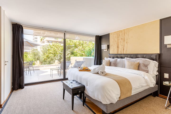 Elegante Casa Con Piscina En Zona Lujosa Y Segura - Las Condes