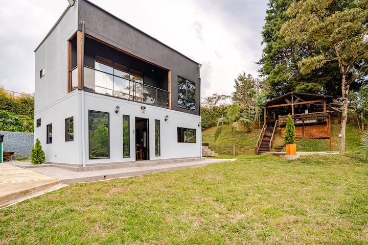 Nature Retreat: Views, Grill, Jacuzzi & Glamping - Copacabana, Colombie