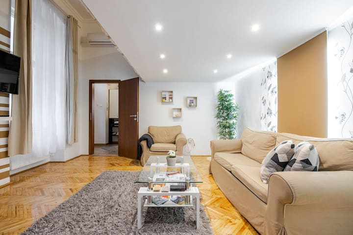 Brown & White Home⭐⭐⭐⭐⭐ By Zoltan - Budapest