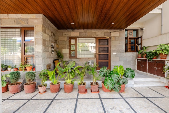 2bhk Charming Cottage In The Heart Of City - Jaipur