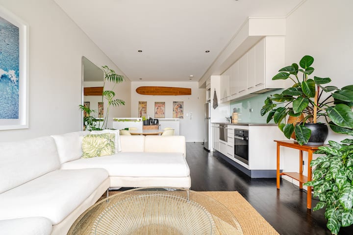 2 Storey Top Floor Air Con Oasis Beach Pad - Bondi Beach