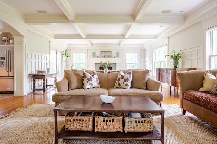 Elegant Country Estate - Newtown, CT