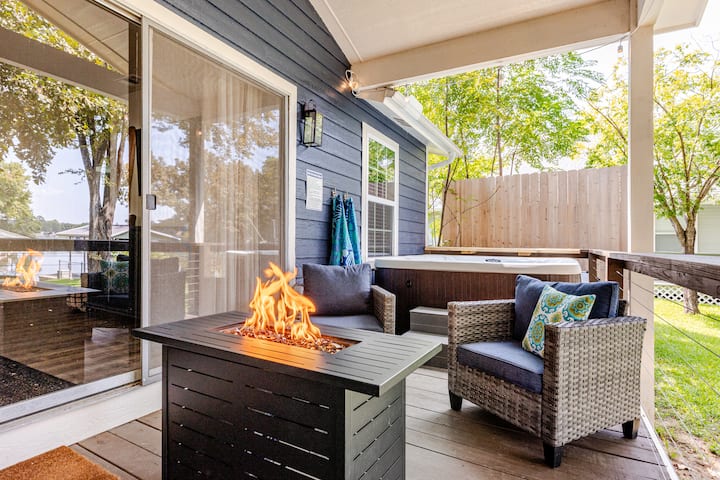 Book Now! Relaxing Lakefront Hot Tub W/ Fire Pit - Gun Barrel City, TX