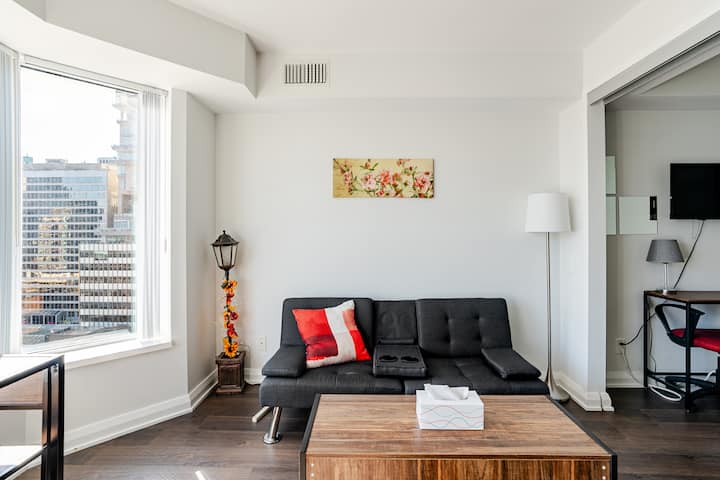 Luxury Yorkvill Condo, Prime Location - Toronto, ON