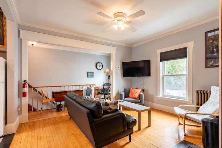 Sunny, Detailed, Contemporary Apartment W/laundry - Bath, ME