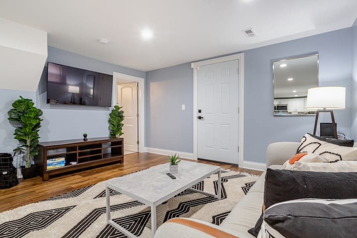 Victorian Garden Loft | Southside Mansion Stay - West Pullman - Chicago