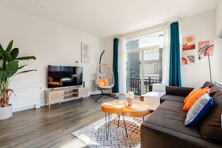 Cozy Townhouse Walk To Caphill - Seattle, WA