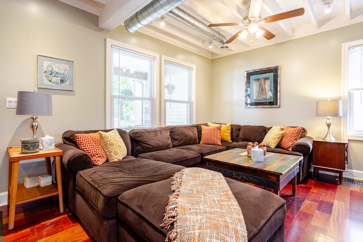 Stunning Upscale Bungalow - Chicago, IL