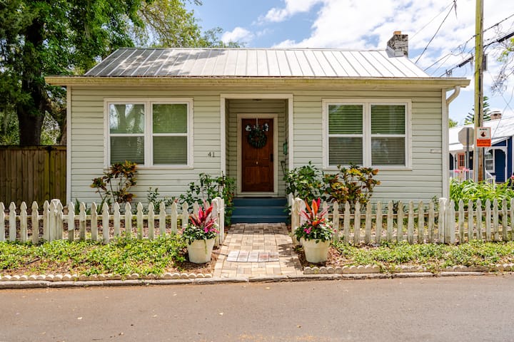 Charming Downtown Historic Cottage - St. Augustine, FL