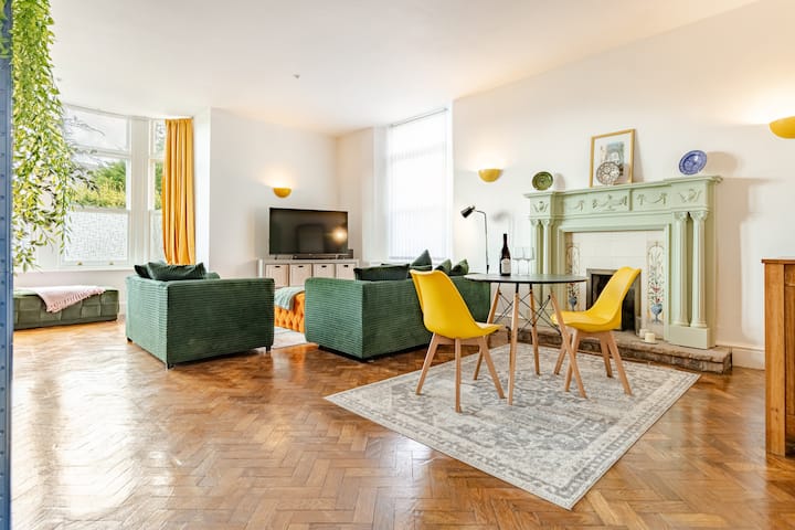 Hiker Haven - Peak District Chic - Edale