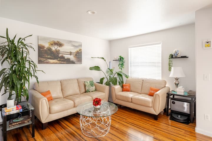 Cozy Home With A Hint Of Modern. - Rohnert Park, CA