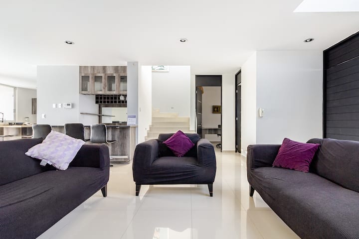 ¡ Hermosa Y Exclusiva Casa Con Alberca Propia ! - Querétaro