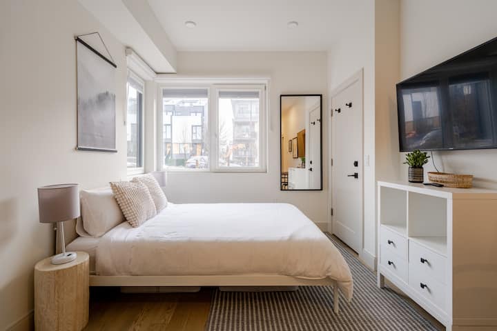 Brand New - North Van Suite! - ノースバンクーバー