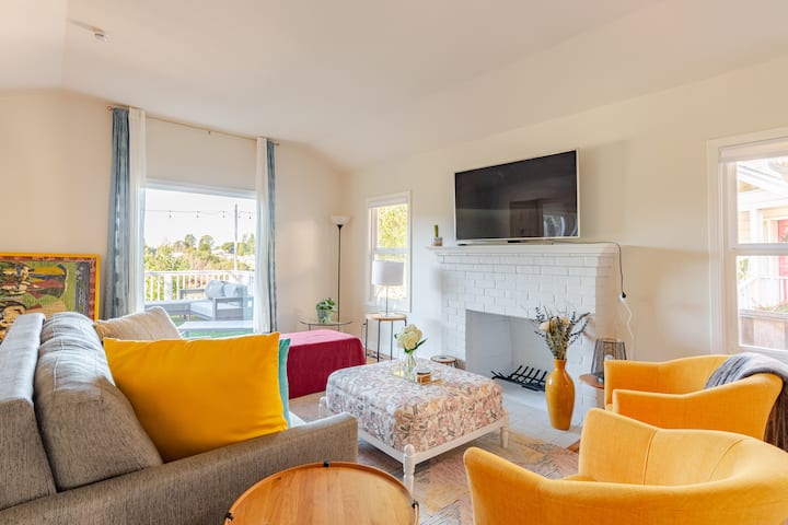 Sunny Montclair Retreat: Charming 3 Bedroom Home. - Oakland, CA