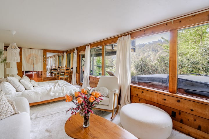Enchanted Waterfall Lodge: Hot Tub + Mountain View - Sausalito, CA