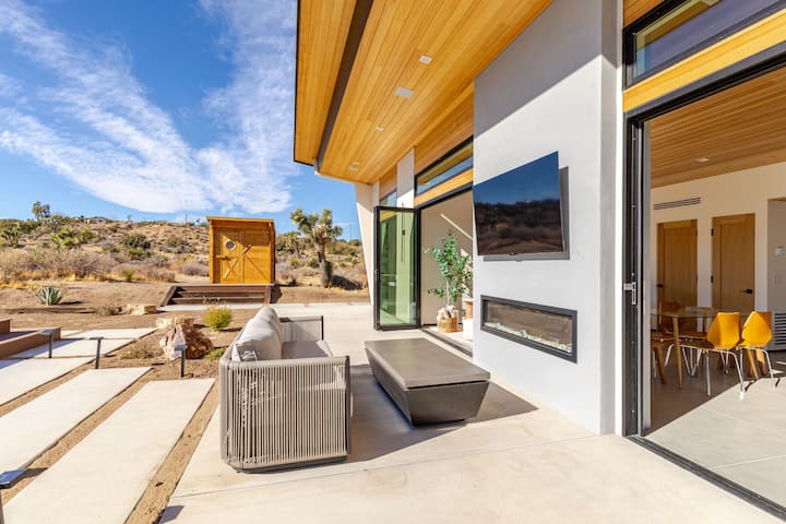 Award Winning Home | Sauna • Hot Tub • Cowboy Tub - Yucca Valley, CA