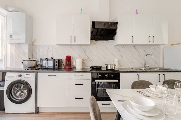 Ruim Appt. Wifi, Netflix & Keuken Bij Gare Du Midi - Brüssel