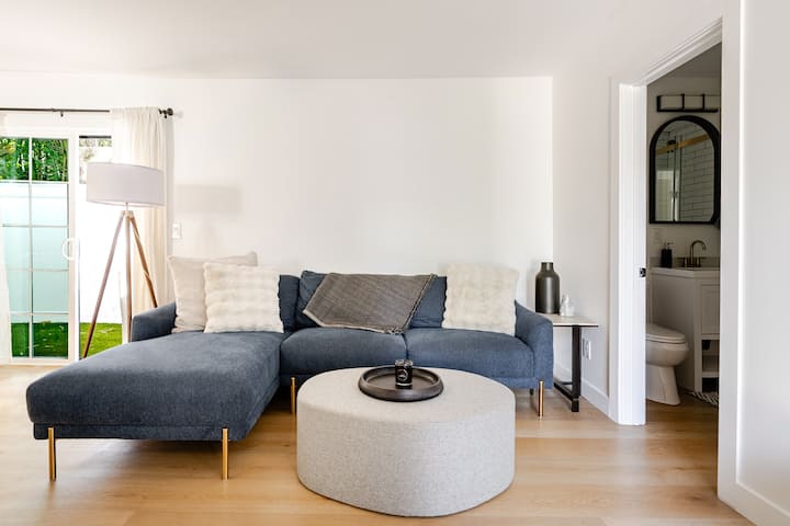 Welcome To Your Private Retreat In Del Rey - El Segundo, CA