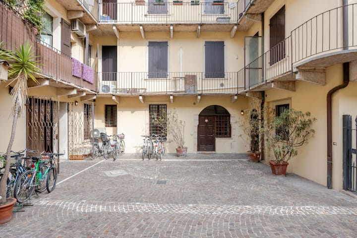 Romantic Suite In The Centre | 2 Double Beds - Verona