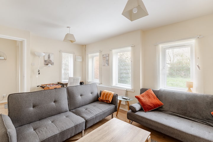 Cosy 3 Bed House Sleeps 6, Parking Wi-fi Netflix - Milton Keynes