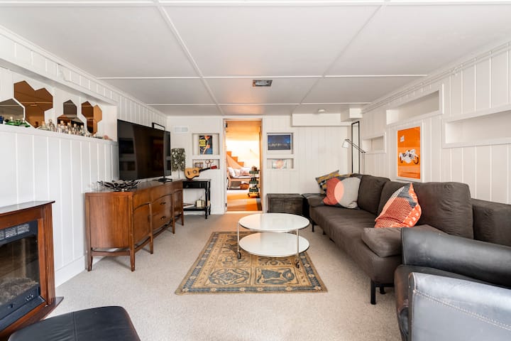 2 Huge Private Rooms + Common Area - Seattle, WA