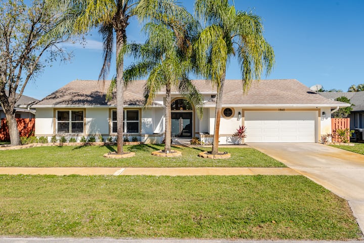 Luxurious Equestrian Stay With Heated Pool & Patio - Royal Palm Beach, FL