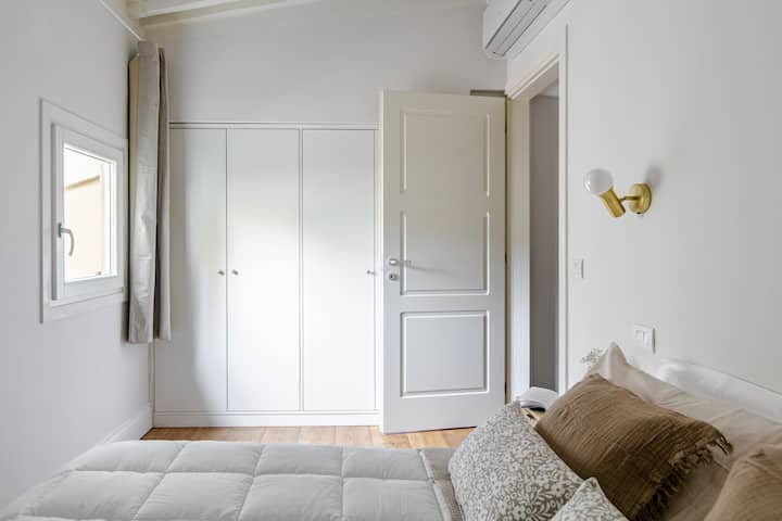 Charming Apartment Serragli/santa Monaca - Florence