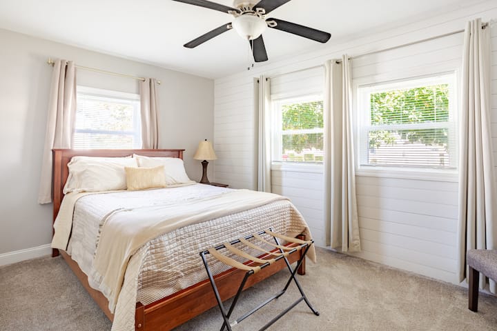 2 Br Cozy Cottage With Updated Charm & Superb Beds - Bethlehem, PA