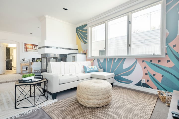 The Mountain Beach House Suite Hsr23-000799 - Venice Beach, CA