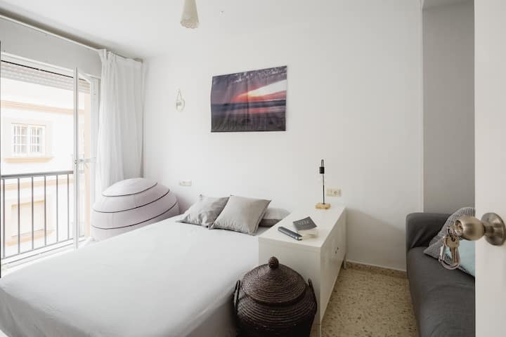 Light Private Room Kite Surf House, Lessons & Gear - Tarifa
