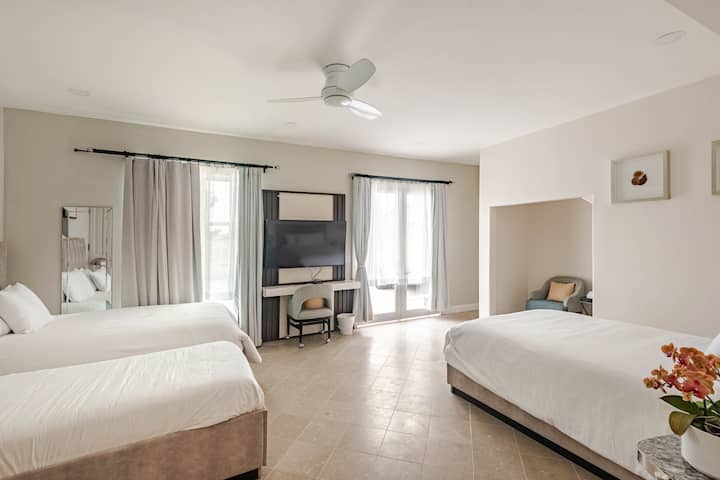 Convention Center Sea Grass - San Diego, CA