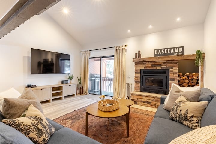 Basecamp Lodge-sleeps 10-steps To Shuttle & More! - Mammoth Lakes