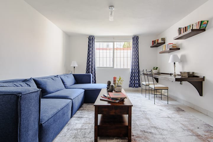 Azteca Stadium Walk, Spacious Garden Home - Mexico Distrito Federal