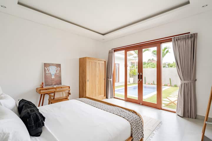 Boutique Villa Big Pool & Indoor Living Room - Canggu