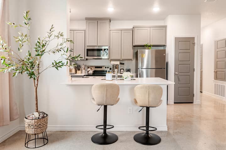 5-min Walk To Baylor Scott & White | 3br Home - Temple, TX