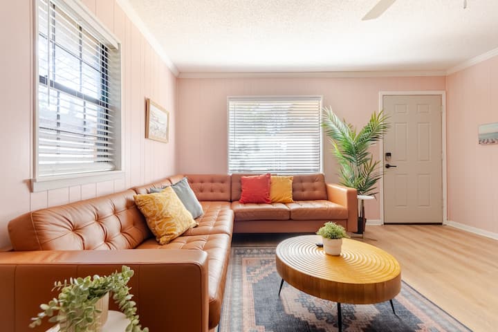 Pensacola Cottage | King Bed | Beaches, Downtown - ペンサコラ, FL